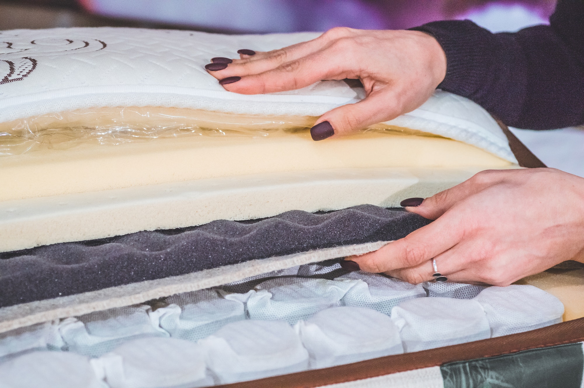 The Difference Between Memory Foam And Latex | STL Beds